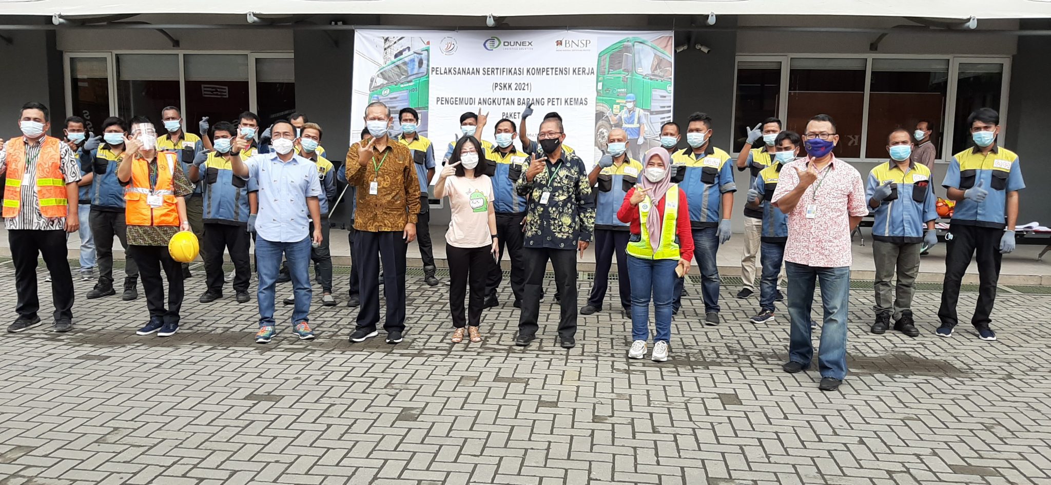 Puluhan Sopir Truk Ikuti Sertifikasi LIP & BNSP di Kantor Dunex ...