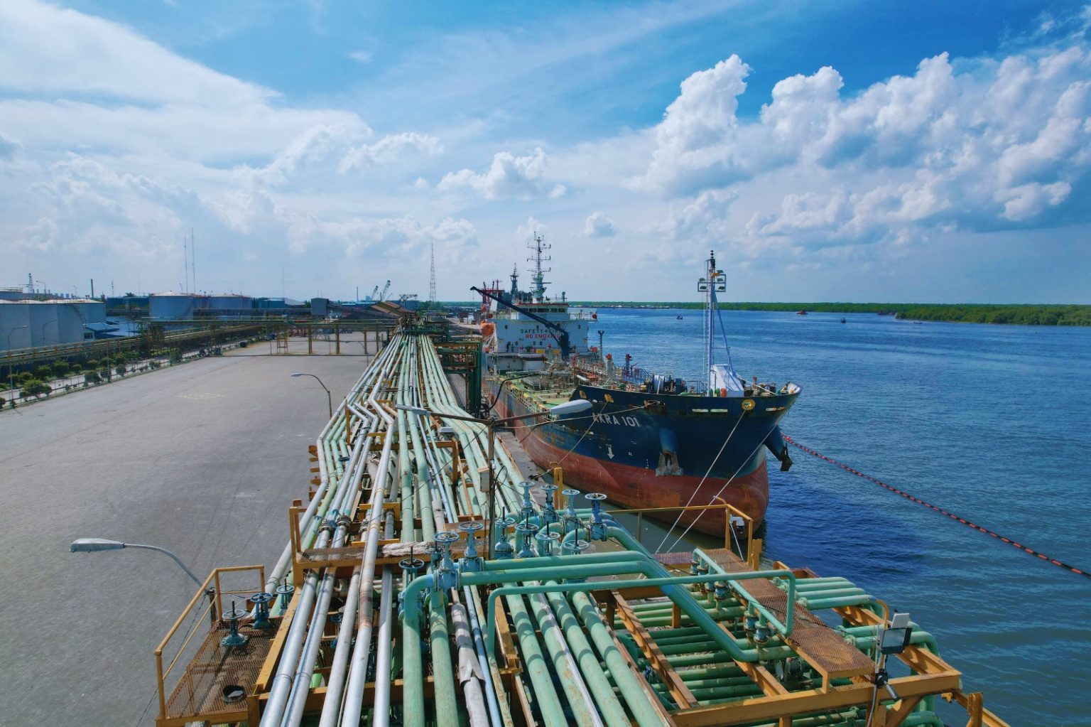 Dukung Pergerakan Industri, Pelindo Perkuat Layanan Curah Cair ...