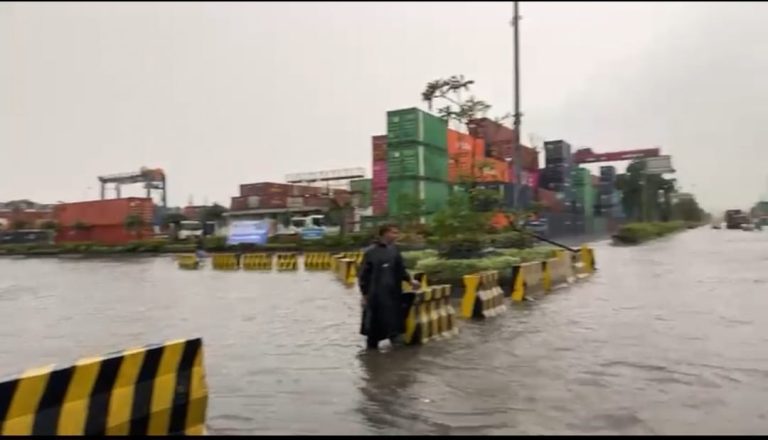 Bongkar Muat Normal Meski Priok Dikepung Banjir, ALFI Usulkan Ini ...